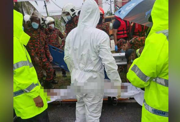 Lori terjunam dalam longkang, mayat pemandu ditemui | Astro Awani