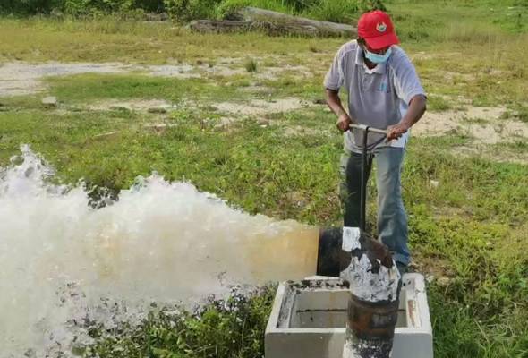 Jawatankuasa siasat punca kebocoran paip utama di dasar Sungai Terengganu - MB | Astro Awani
