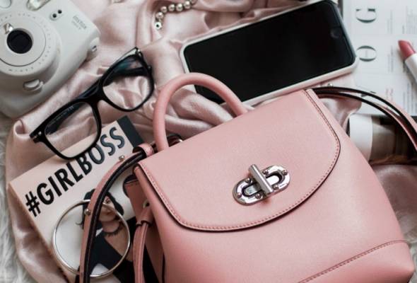 Penting! Pertimbangkan 5 benda wajib dalam beg tangan anda | Astro Awani