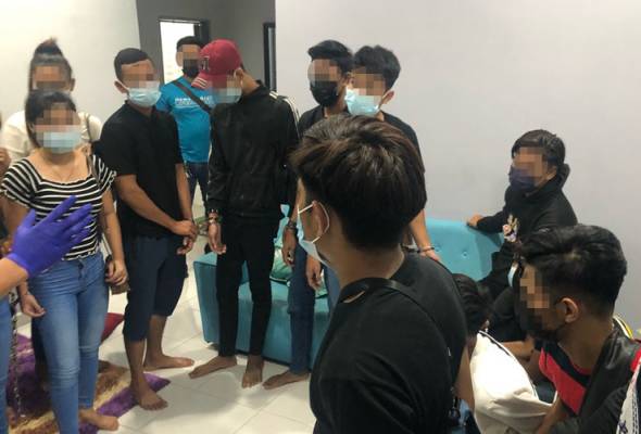 15 individu termasuk pelajar sekolah ditahan anjur parti liar | Astro Awani