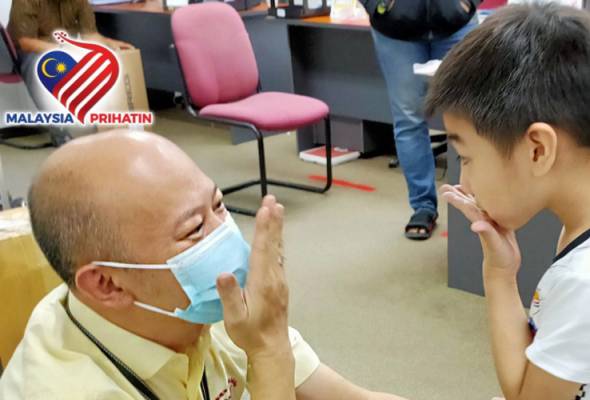Helping others without expecting anything in return | AWANI International
