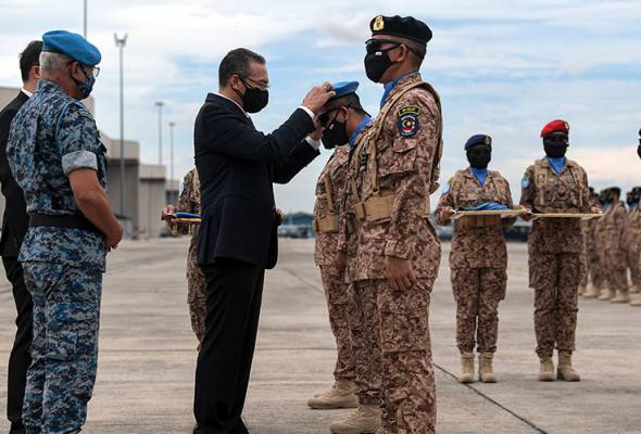 Malbatt 850-9 women make MAF history - Hishammuddin | AWANI International