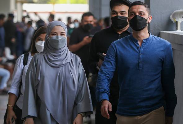 Neelofa sudah dapat nama cahaya mata pertama | Astro Awani