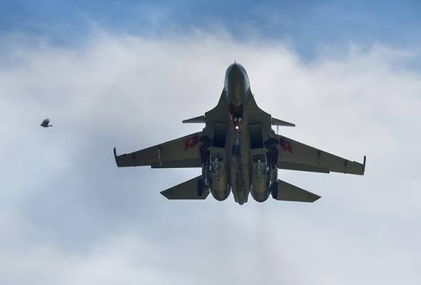 Jangan cemas lihat pesawat pejuang terbang rendah Khamis ini ...