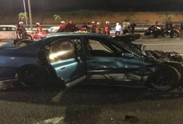 Tiga maut nahas dua kenderaan | Astro Awani