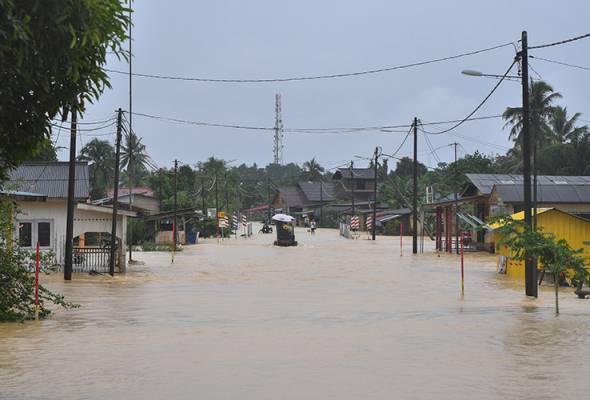 Flood: Only 26 evacuees remaining at relief centre Monday morning ...