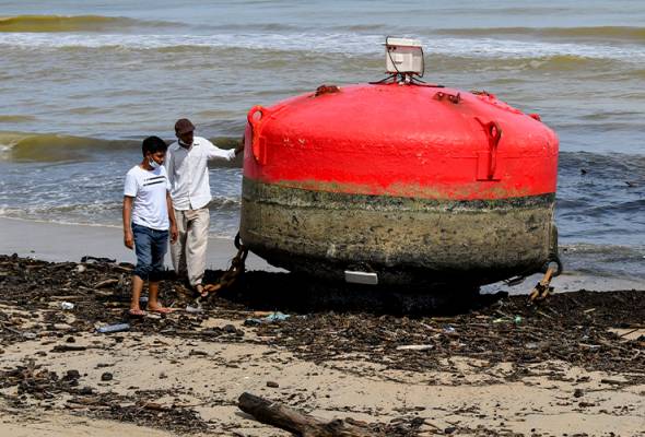 Objek hanyut seakan piring terbang itu boya - Jabatan Laut | Astro Awani