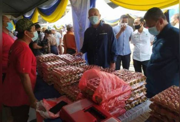 Pemborong terpaksa catu telur ayam | Astro Awani