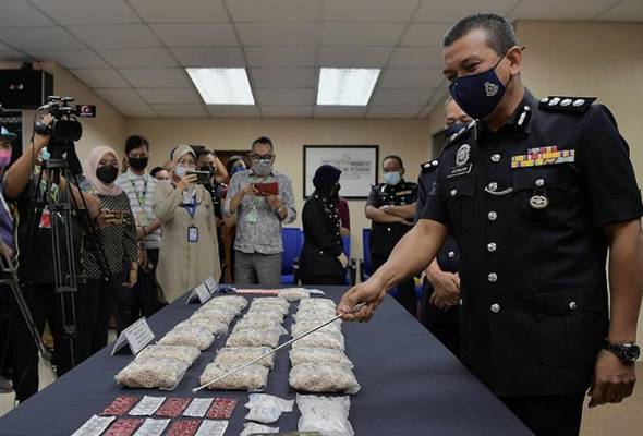 Drug runner held, drugs worth RM176,697 seized | AWANI International