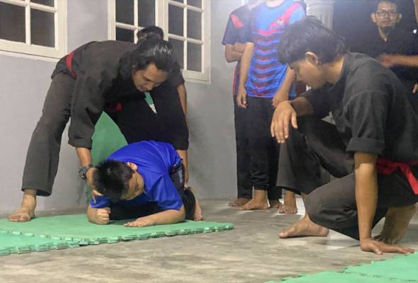 Seni silat sendeng warisan tidak pernah pudar | Astro Awani