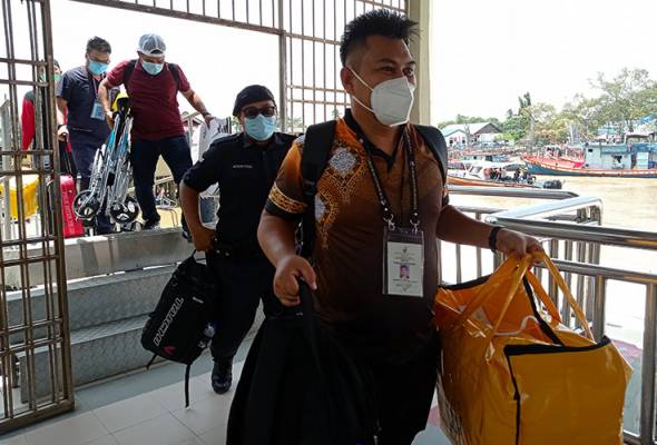 Johor state election: Polling centre at Balai Raya Pulau Besar first to ...