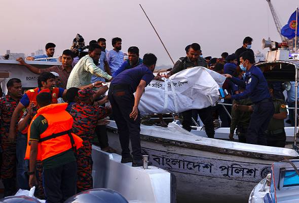 Lima terkorban, puluhan masih hilang feri karam di Bangladesh | Astro Awani