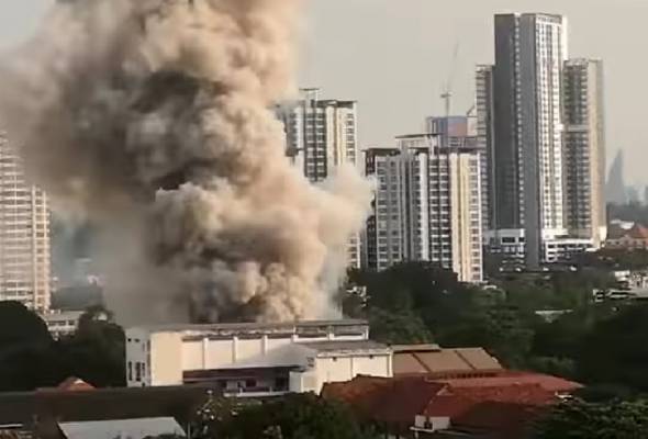 'Letupan terlalu kuat, dapat rasa gegaran' - Penduduk Sentul | Astro Awani