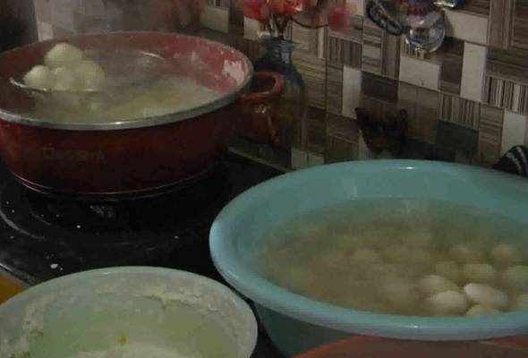 Kuih telur penyu menjadi rebutan ketika Ramadan | Astro Awani