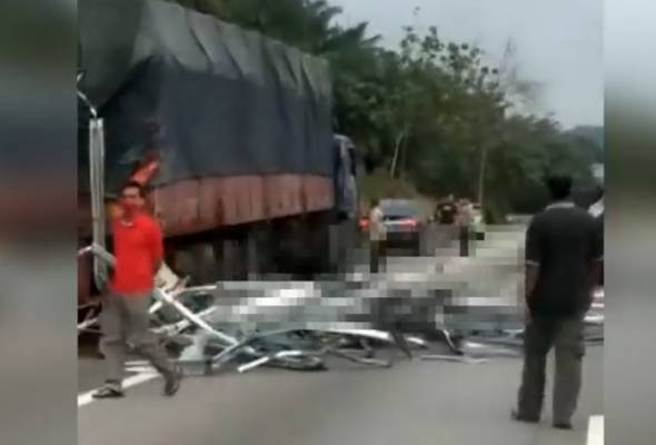 Kelindan maut tercampak dari lori langgar treler di lorong kecemasan | Astro Awani