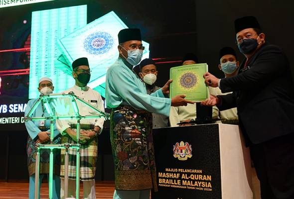 Carian mengenai topik mashah-al-quran-braille | Astro Awani