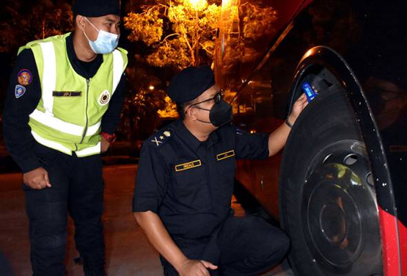 Pemandu bas ekspres ditahan positif dadah | Astro Awani