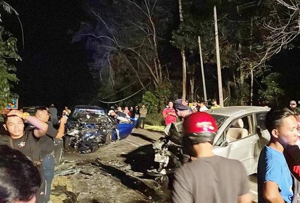 Dua maut nahas tiga kenderaan di Jalan Jerantut-Kuala Tembeling | Astro Awani