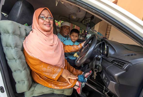 Status OKU tidak halang Cikgu Zawati terus tabur bakti | Astro Awani