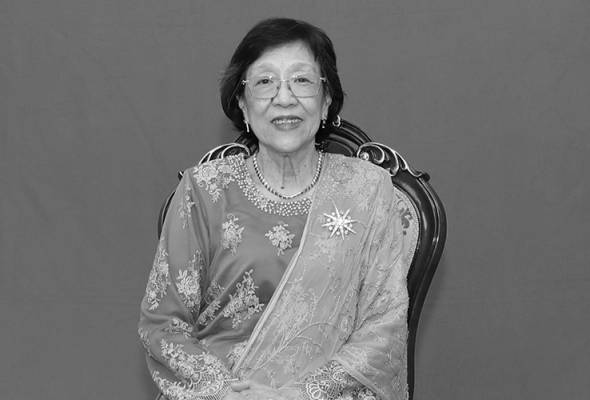 Isteri Wan Junaidi meninggal dunia | Astro Awani