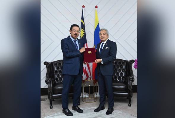 Datuk Amran Mohamed Zin dilantik KSU Kementerian Luar baharu | Astro Awani