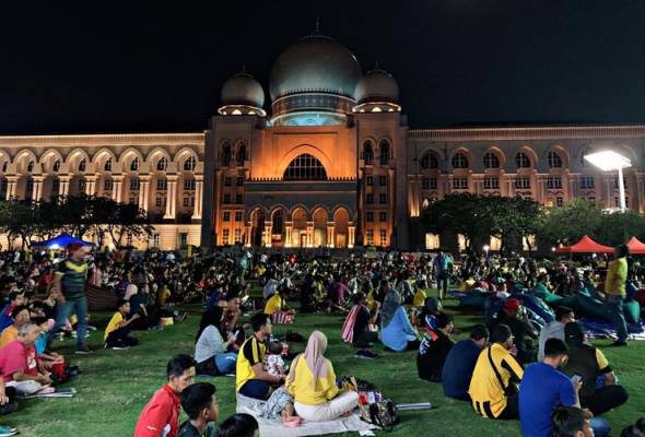 Semai semangat perpaduan melalui Program Jom Tengok Bola | Astro Awani