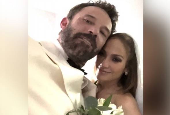 JLo kini sah menjadi isteri Ben Affleck | Astro Awani