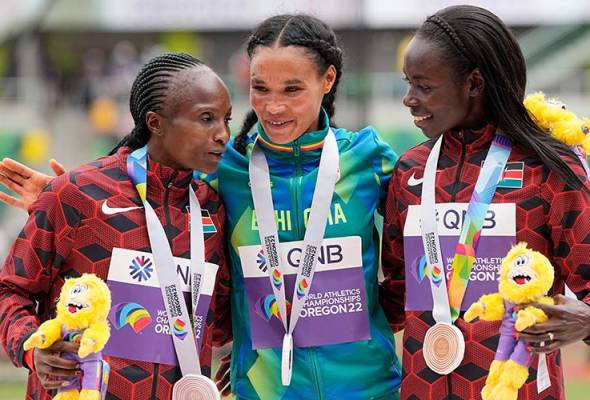 World record holder Gidey wins women's 10,000m title at athletics world ...