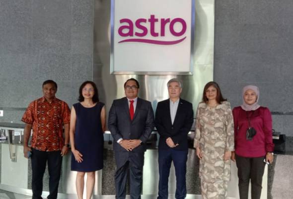 Astro, Maxis terima penghargaan bantu komuniti terjejas tsunami ...