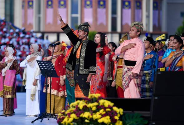Young sprinter leads recitation of Rukun Negara pledge, seven chants of ...