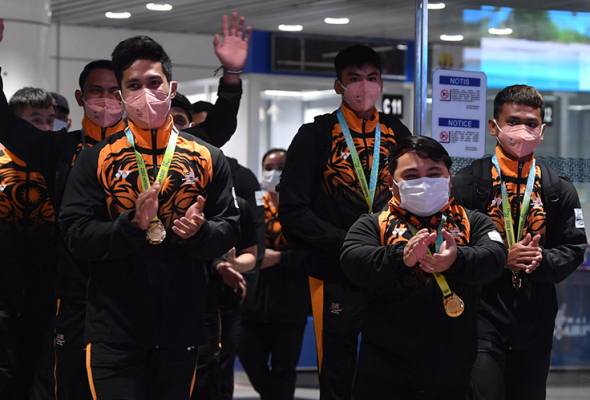 Commonwealth Games heroes return to rapturous welcome | Astro Awani