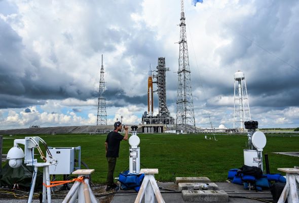 'Sight to behold': Tourists flock to Florida for Moon rocket launch ...