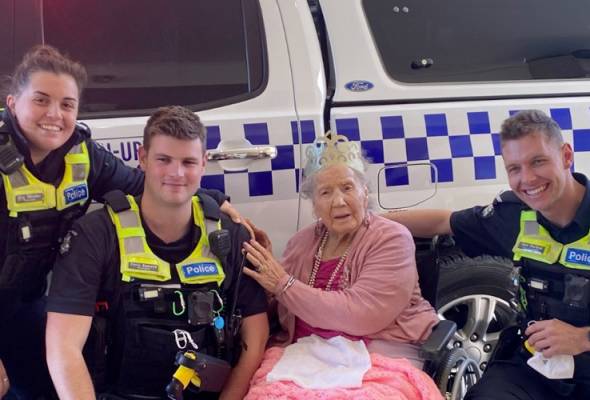 Wanita 'terkejut' digari polis ketika rai sambutan ulang tahunnya yang ...