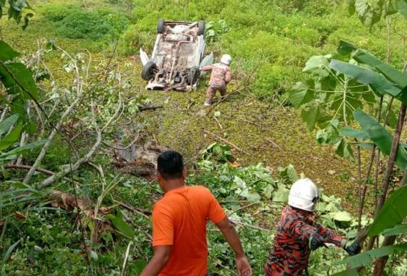 Kanak-kanak lima tahun maut, kereta jatuh gaung | Astro Awani