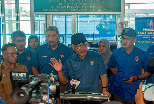 KDN arah Imigresen perketat kawalan di Terminal Feri Labuan | Astro Awani