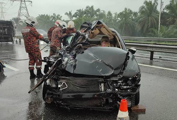 Dua warga Thailand parah, seorang cedera dalam nahas tiga kenderaan di lebuh raya | Astro Awani
