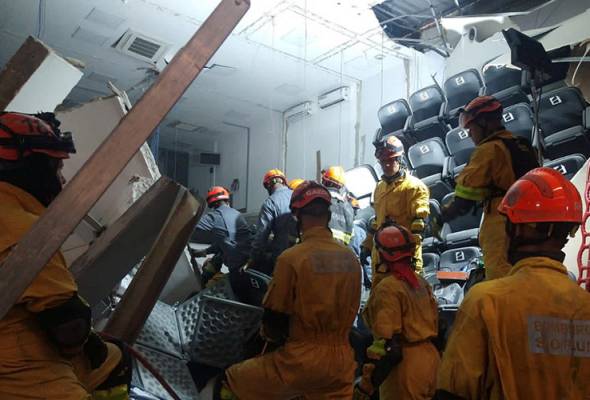 Sembilan maut depoh kontena runtuh di Brazil | Astro Awani