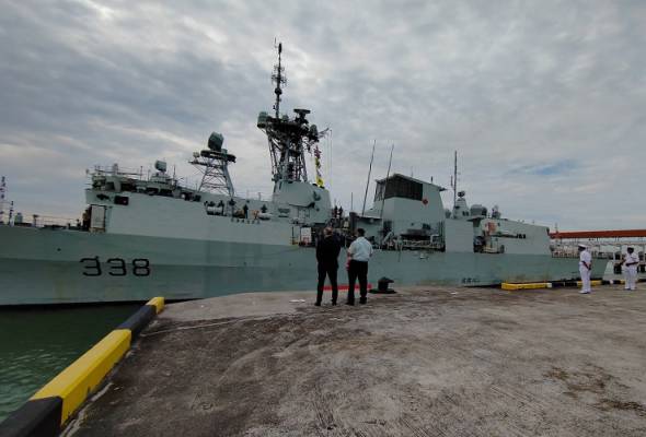 Kapal perang Kanada HMCS Winipeg tamat lawatan, berlepas dari Pelabuhan ...