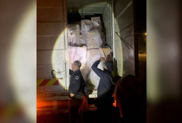 FRU, Unit Berkuda Bukit Aman rampas rokok seludup RM2 juta, tahan 2 ...