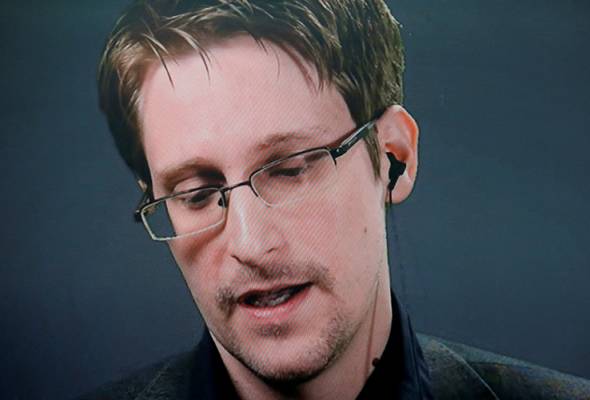 Edward Snowden diberi kerakyatan Rusia | Astro Awani
