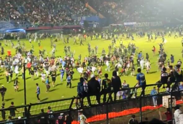 Lebih 127 terkorban dalam rusuhan pada perlawanan bola sepak | Astro Awani