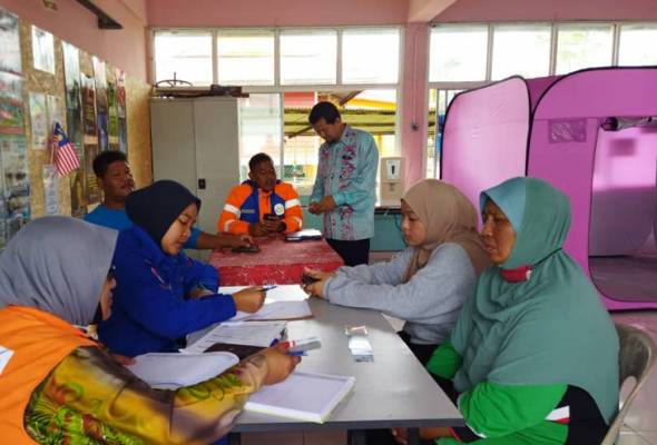 Banjir: Dua PPS masih dibuka di Kluang, Pontian | Astro Awani Banjir: Dua PPS masih dibuka di Kluang, Pontian | Astro Awani