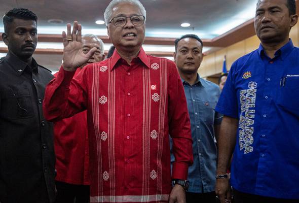 PM Ismail Sabri, Ahmad Zahid meet with 191 UMNO divisions | AWANI ...