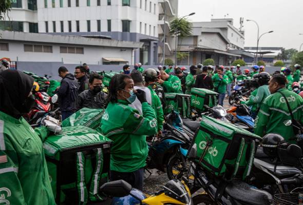 P-hailing drivers, riders will be required to contribute to Socso ...