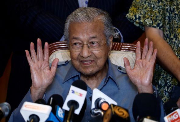 Pejuang sahkan pengunduran Tun Mahathir sebagai pengerusi parti | Astro ...
