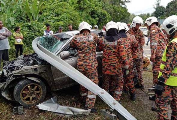 Kenderaan terbabas, lelaki maut dalam nahas jalan raya di Gerik | Astro Awani