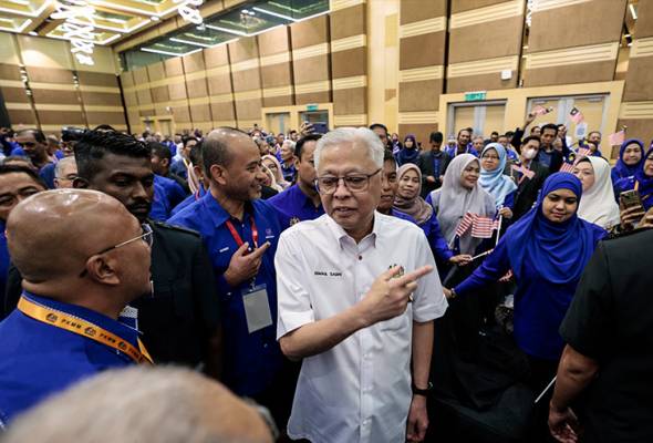 PM: Qualified local contractors to get national development project ...