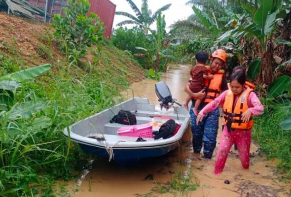 Number of flood evacuees surges as three more districts hit by floods ...