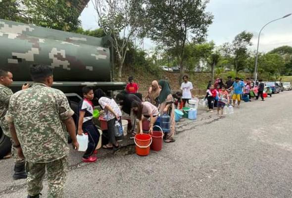 Paip pecah siap dibaiki, bekalan air pulih sepenuhnya di Pasir Gudang | Astro Awani