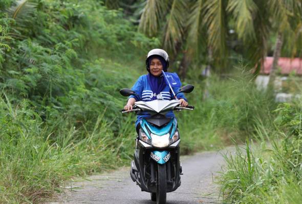 GE15: Padang Besar UMNO Wanita wing hits campaign trail on motorcycles ... GE15: Padang Besar UMNO Wanita wing hits campaign trail on motorcycles ...